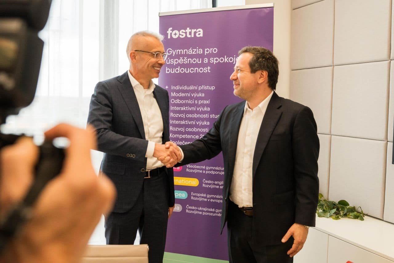 Gymnázia, lycea, střední a základní školy