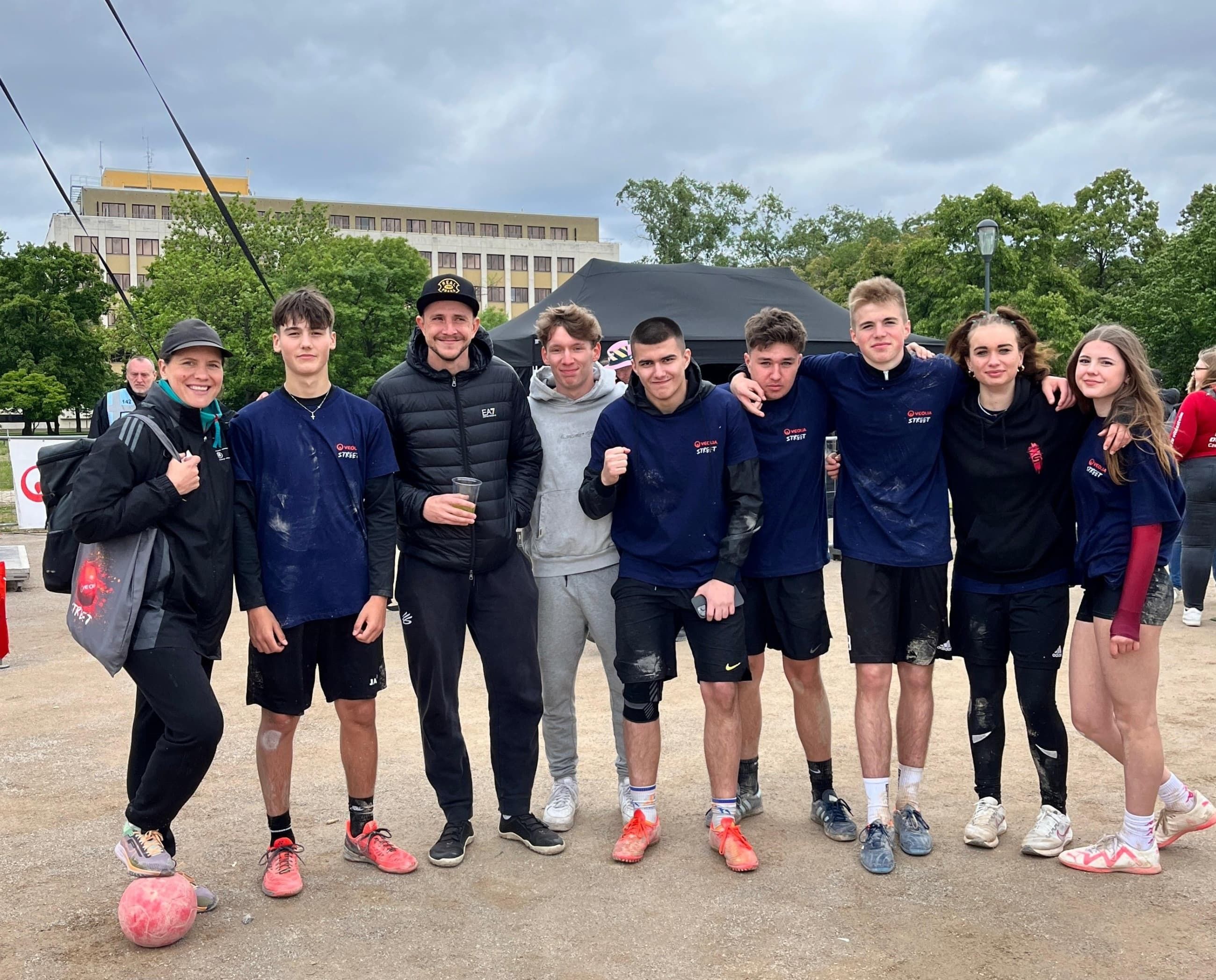 Gymnázia, lycea, střední a základní školy