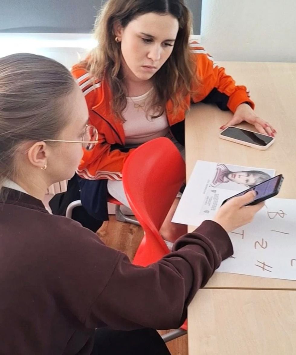 Gymnázia, lycea, střední a základní školy